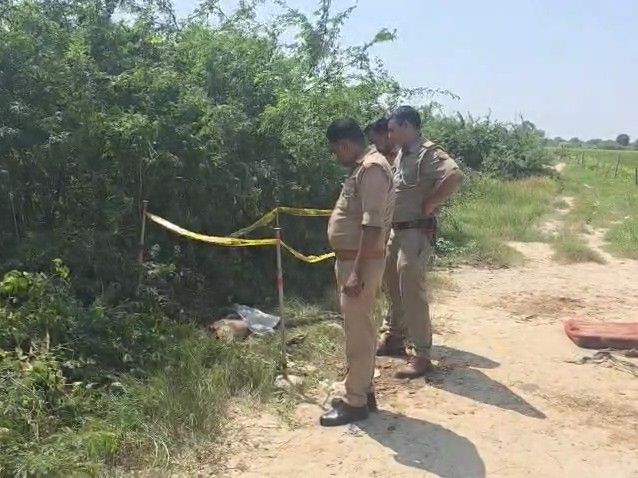 Dead body of a youth found on Raya-Baldev road in Mathura