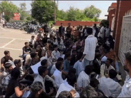 Rajasthan Kota 80% students failed, Kota University students wore black ...