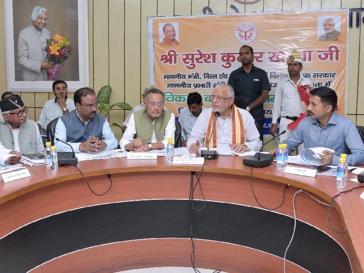 Minister charge suresh khanna held review meeting schemes Lucknow DM ...