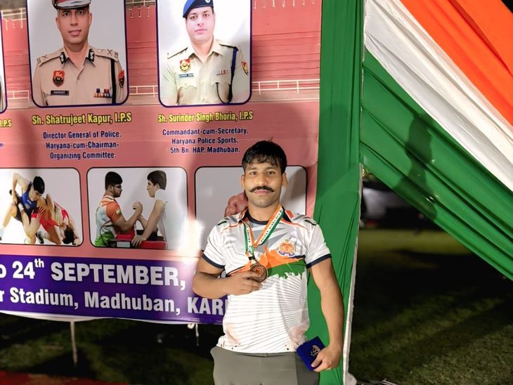 UP Police wrestler wins medal at national level