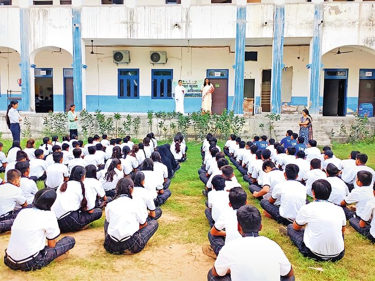 Brahma Kumari Ritu Didi advised the students to stay away from drug ...