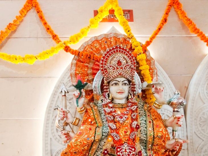 Hundreds of devotees, including former MLA Aruna Tomar, offered prayers ...
