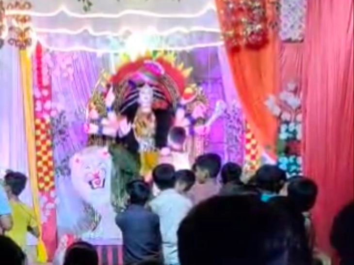 Religious fervor in Atarra town during Navratri | नवरात्रि में अतर्रा ...
