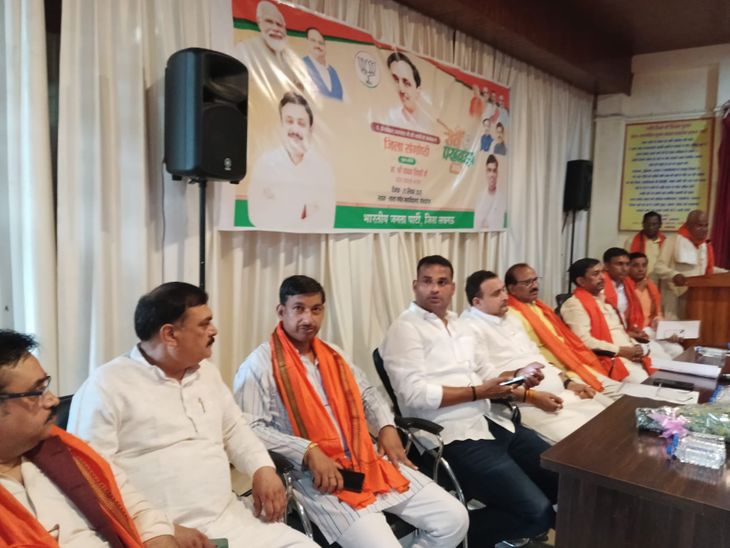 District seminar in Gosaiganj on the occasion of Pandit Deendayal ...