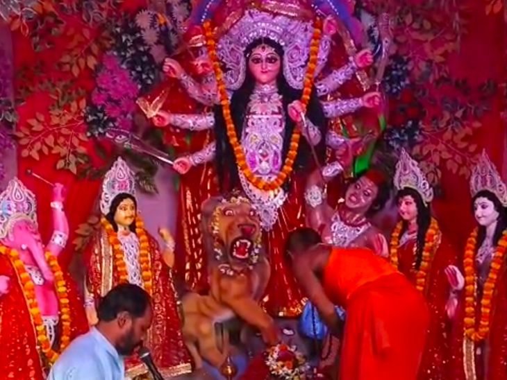 Durga Puja was organised for the first time in Ithara of Bhadohi ...