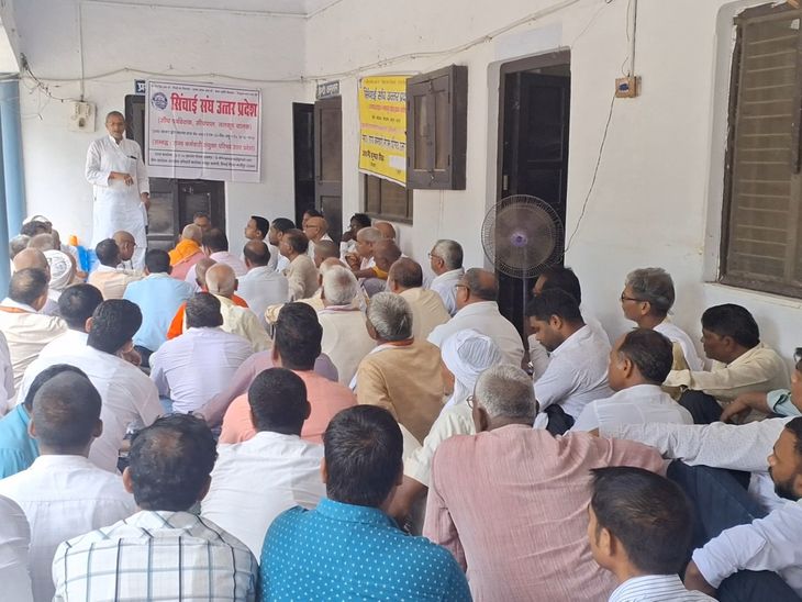 Irrigation department employees protest
