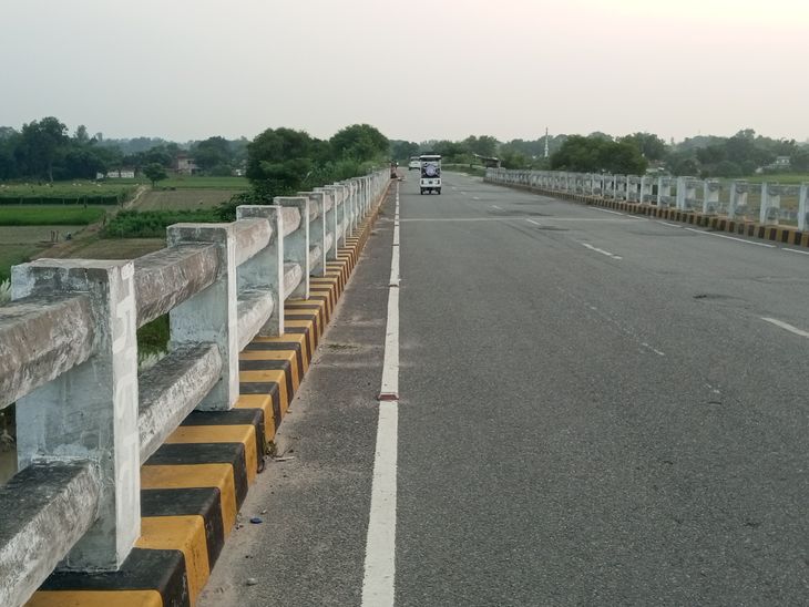 Security on the 6-district connecting bridge built on the Saryu River