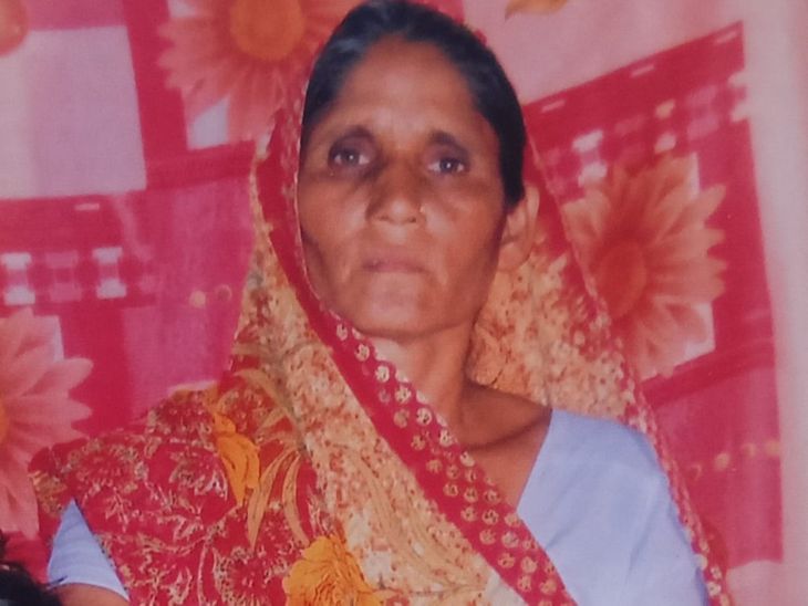 Meera Devi left her house wearing a blue saree and has not returned yet.