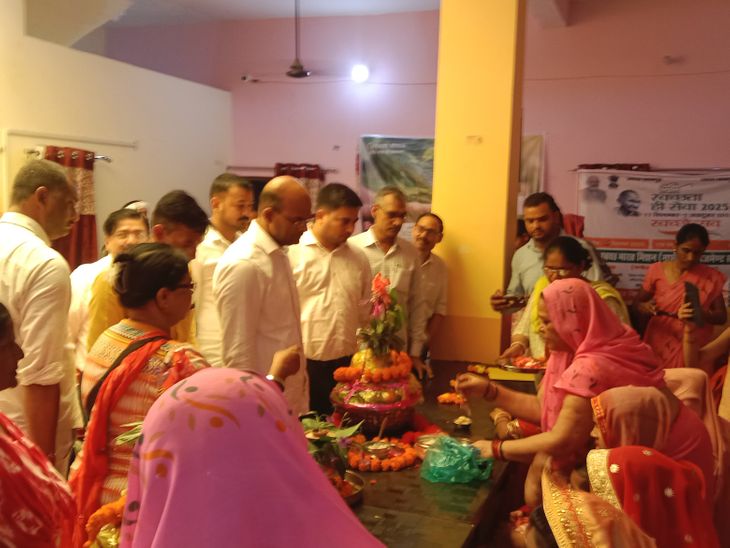 Village Chaupal organized in Sarsaul, District Development Officer did ...