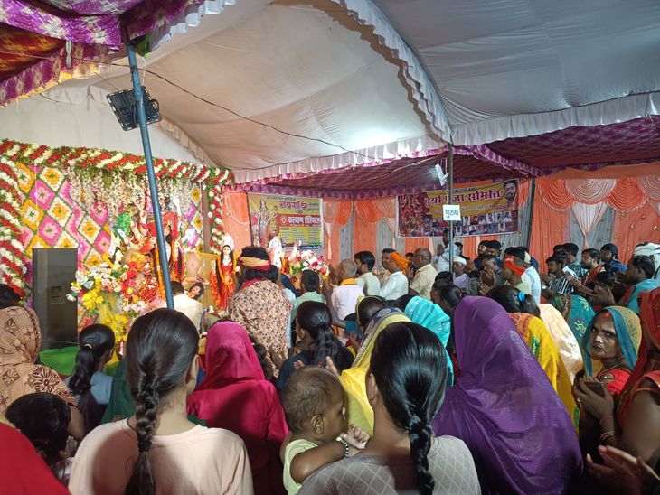 Jagrata in the pandal of Maa Durga in Durgaganj | दुर्गागंज में मां ...