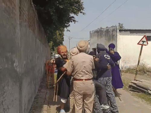 Nihang Police Face Off ; Protest Against SI Suba Singh On Bhog | Amritsar