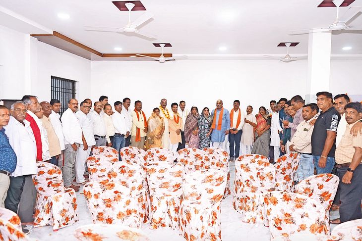 New office bearers of Chandrakar Samaj were honored in Kutharel ...