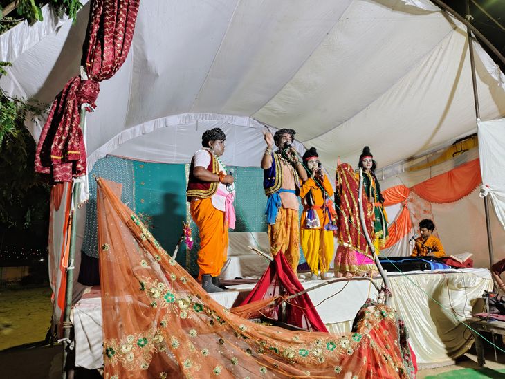 Kevat washed Lord Shri Ram's feet and then allowed him to board the ...