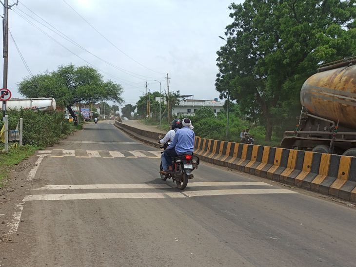 Bright sunshine emerged in Manawar after three days | मनावर में तीन दिन ...