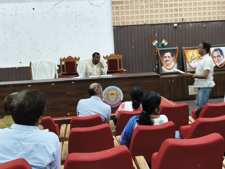 Preparations for the convocation ceremony are in full swing at JNCU Ballia.