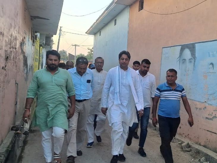 MP Chandan Chauhan reached the village of BSF jawan Himanshu Kumar