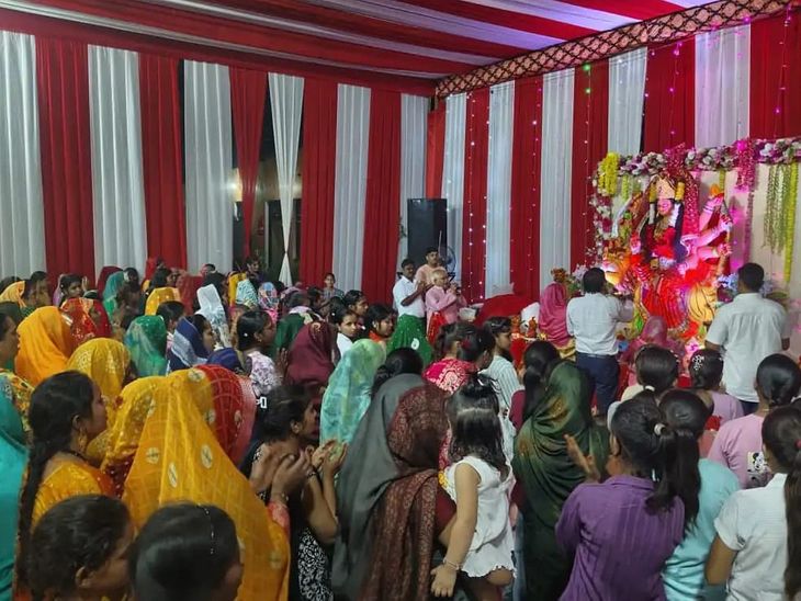The idol of Mata Rani was installed in Mohammadabad of Achalda.