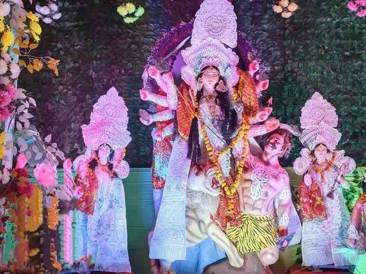 Durga Puja tableau captivated the hearts of people in Payagpur ...
