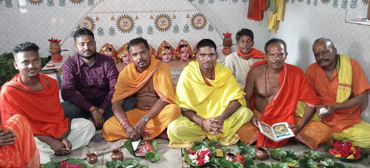 Durga Puja festival is being celebrated with great devotion in Palkot ...