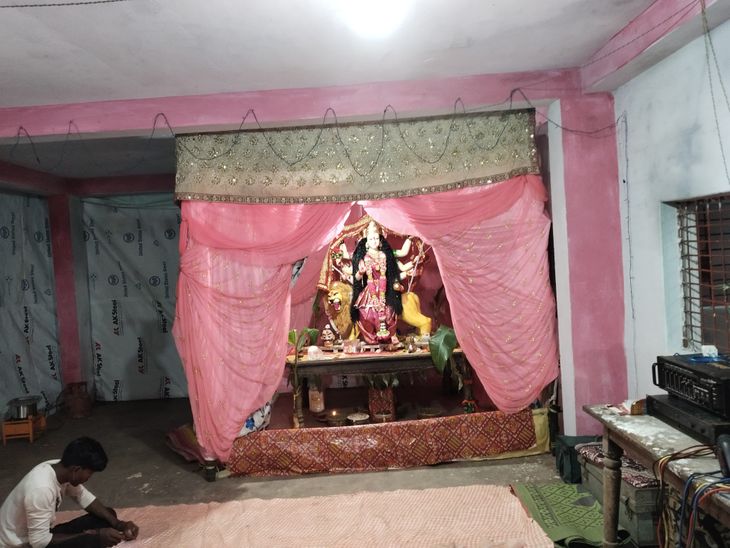 Celebrating Sharadiya Navratri by singing hymns and worshipping | भजन ...