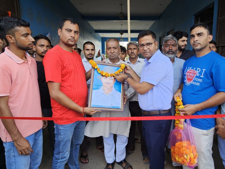 A rally was taken out in Pisawa on the death anniversary of Sardar ...