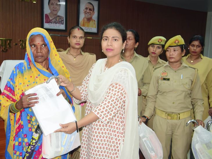 DM distributed ration cards to 30 needy women.