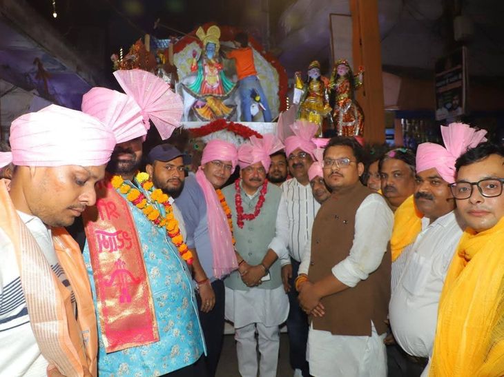 Maharaja Agrasen Jayanti procession in Jalesar | जलेसर में महाराजा ...