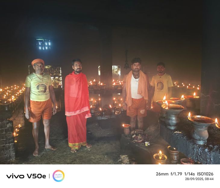 114 lamps lit in the Patuwa temple | पटुवा के मंदिर में 114 ज्योति ...