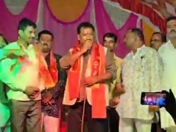 Former MLA performed Aarti in Garautha