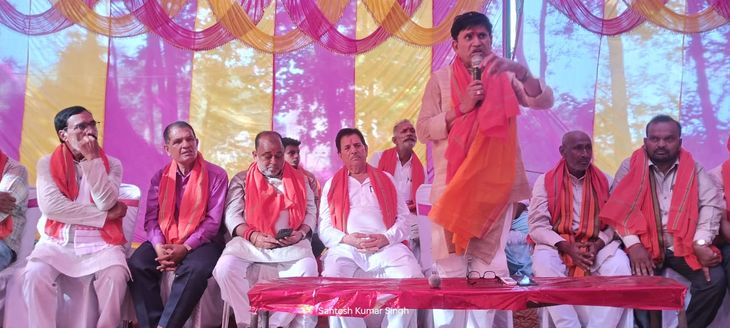 MLA Janak Singh laid the foundation stone for the schemes. | विधायक जनक ...