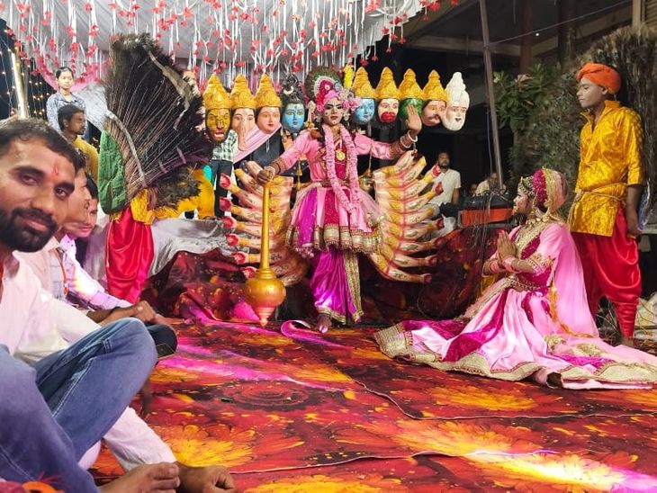 Goddess tableau, Kaalratri puja at Durga Puja pandals in Fatehpur ...