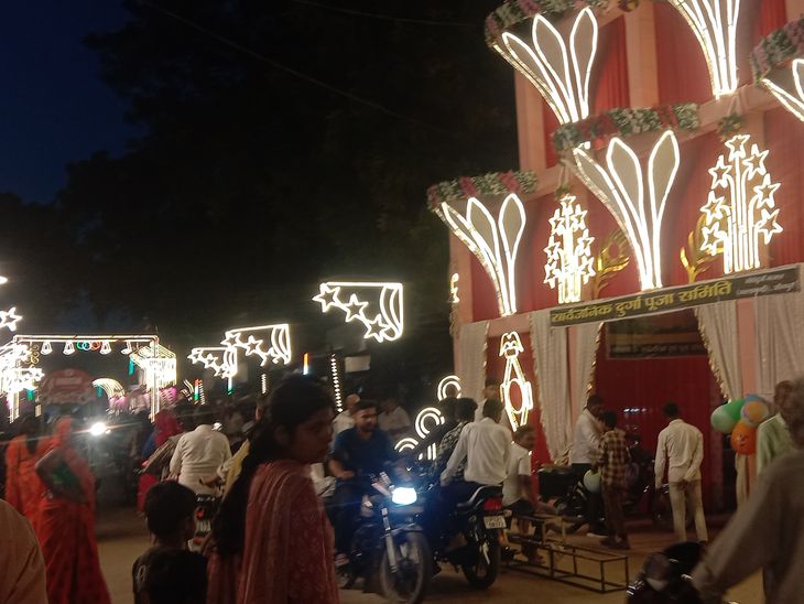 Crowd of devotees at Naupedwa Galla Mandi