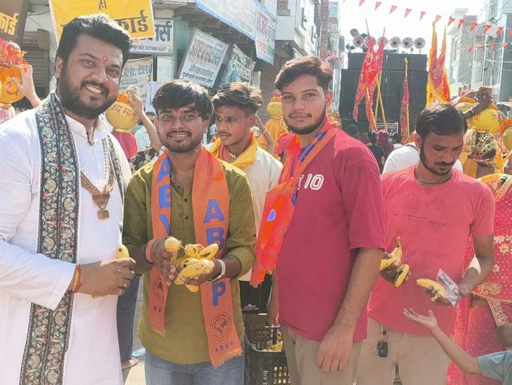 1100 Kalash Yatra started from Pathwari Temple of Iglas