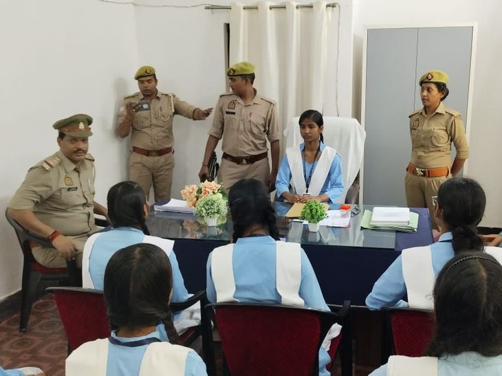Falak became the station in-charge for a day in Chopan police station