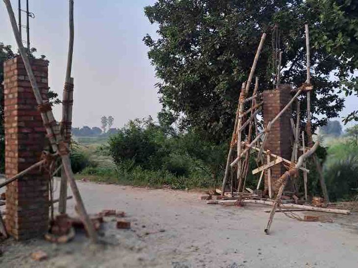Freedom Fighter Memorial Gate Demolished