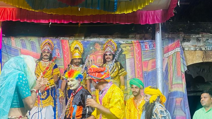 The story of Rama's exile was staged in Ramlila. | रामलीला में राम ...