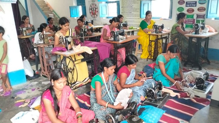 Jeevika didis will stitch clothes for 94 thousand children. | 94 हजार ...