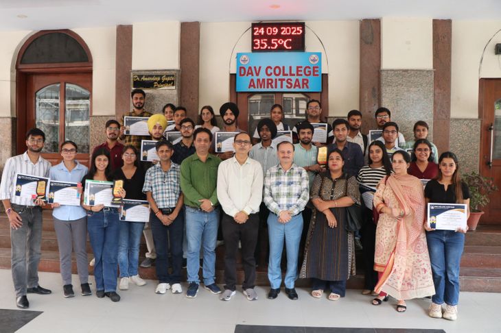 Smart Hackathon competition organised at DAV College | डीएवी कॉलेज में ...