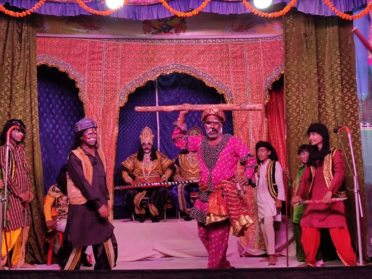 Sita abduction and Jatayu battle staged at Duddhi Ramlila | दुद्धी ...