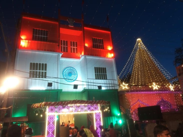 80 feet high pandal built on the lines of India Gate