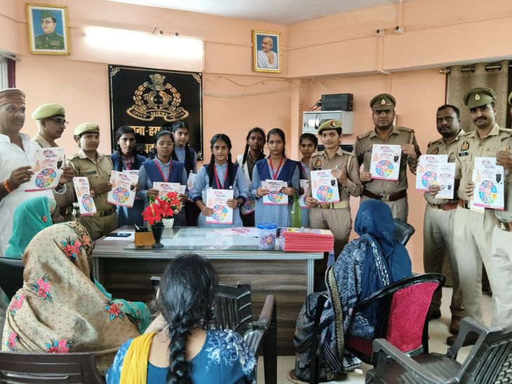 Student Garima Sharma became the station head for a day. | छात्रा गरिमा शर्मा बनीं एक दिन की ...