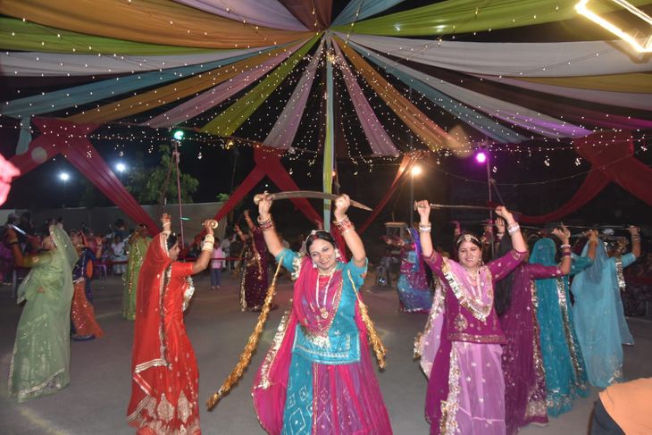 Dandiya dance was performed in Gujarati and Rajasthani costumes in ...