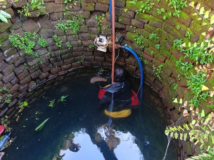 Body of a youth found floating in a well in Pendra