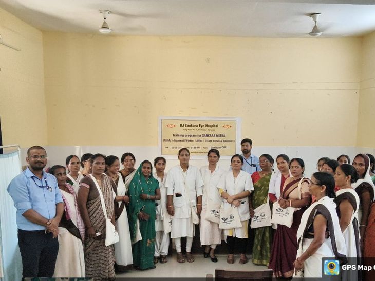 Eye check-up training for ASHA workers at Cholapur CHC