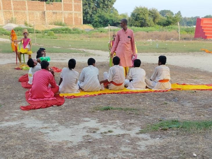 Entry into Dandak forest staged in Indupur Ramlila | इन्दूपुर रामलीला ...