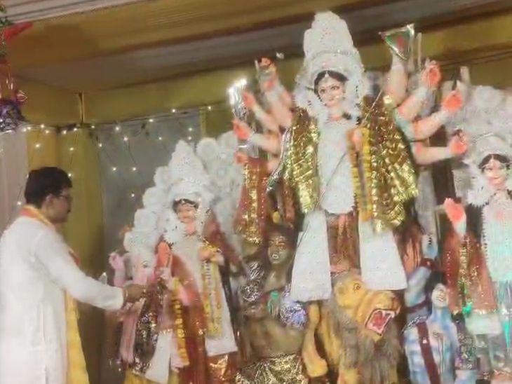 Gosaiganj MLA visited Durga pandals