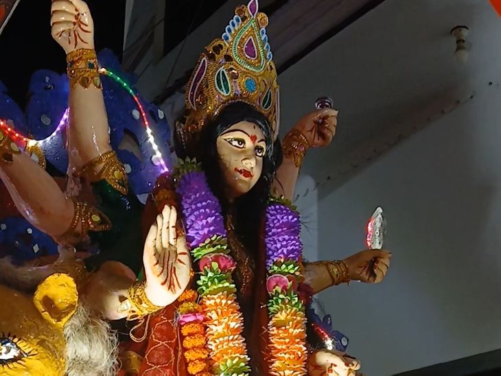 Durga procession in Tirwa, huge crowd of devotees | तिर्वा में दुर्गा ...
