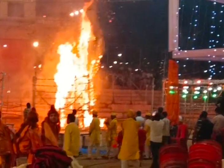 Ravana Dahan at Ramlila Maidan in Firozabad | फिरोजाबाद में रामलीला ...