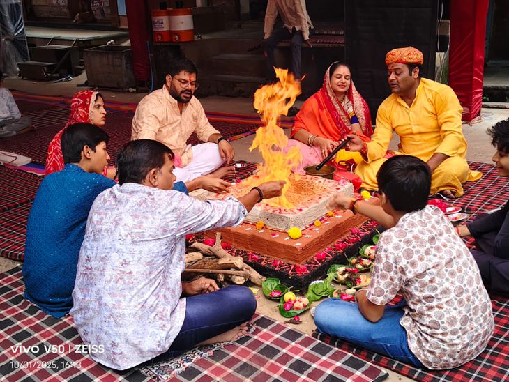 Navchandi Havan Kiya, Kanyabhoj Karaya | नवचंडी हवन किया, कन्याभोज ...