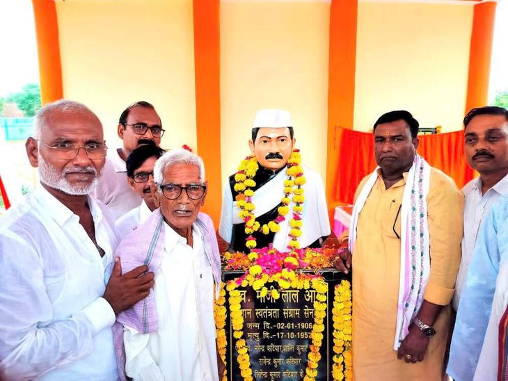 MLA unveils freedom fighter memorial and statue